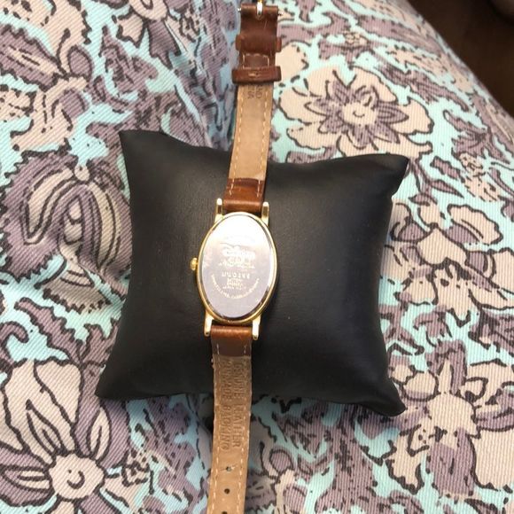 Disney | Accessories | Winnie The Poo Bear Disney Vintage Gold Watch ...